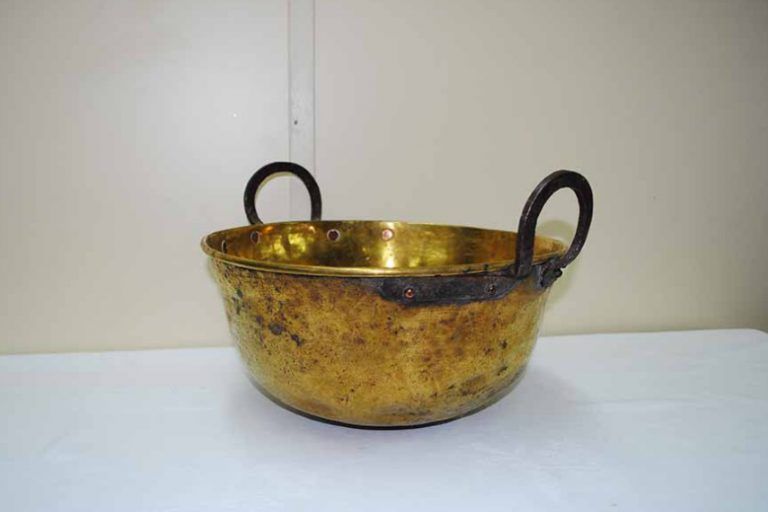 Caldero de bronce dorado - Antiguedades El Apaño